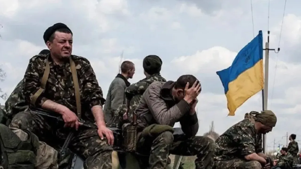 RusVesna показала видеокадры с горящим после удара военных РФ кварталом ...